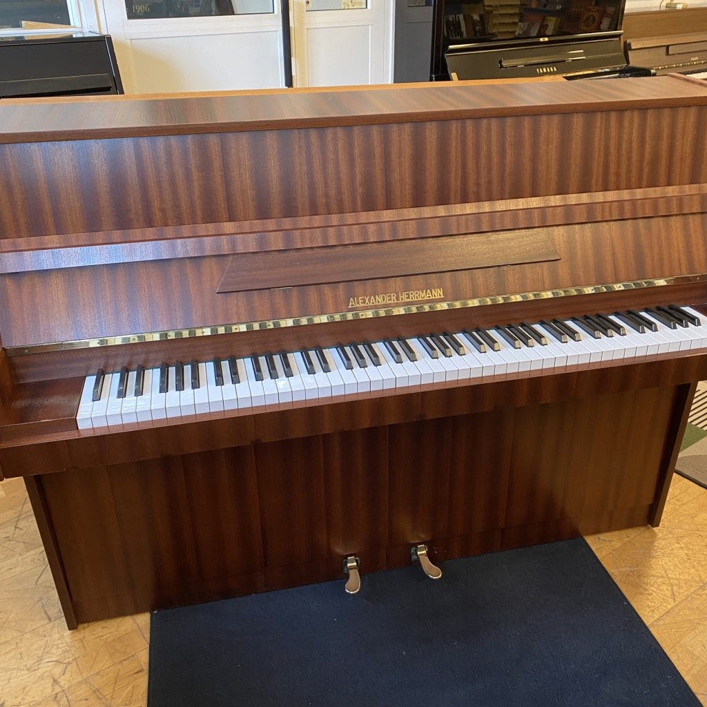 Piano Alexander Herrmann | Satinerad mahogny